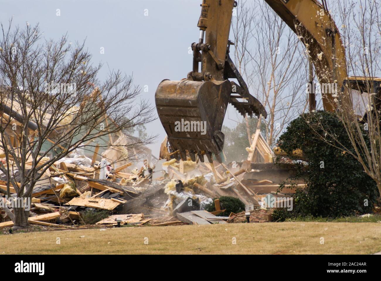 Tornado destroyed home construction hi-res stock photography and images ...