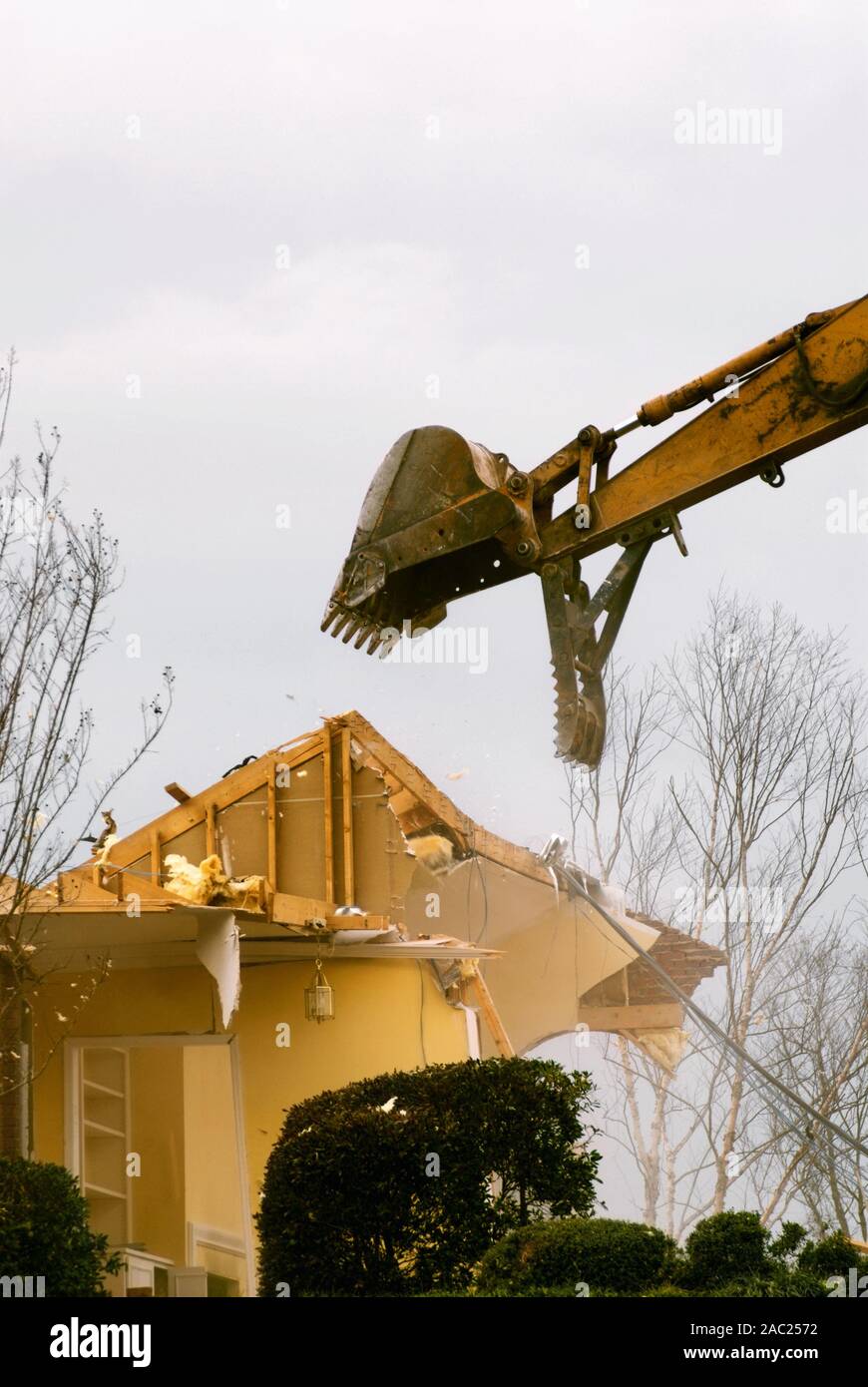 Tornado destroyed home construction hi-res stock photography and images ...