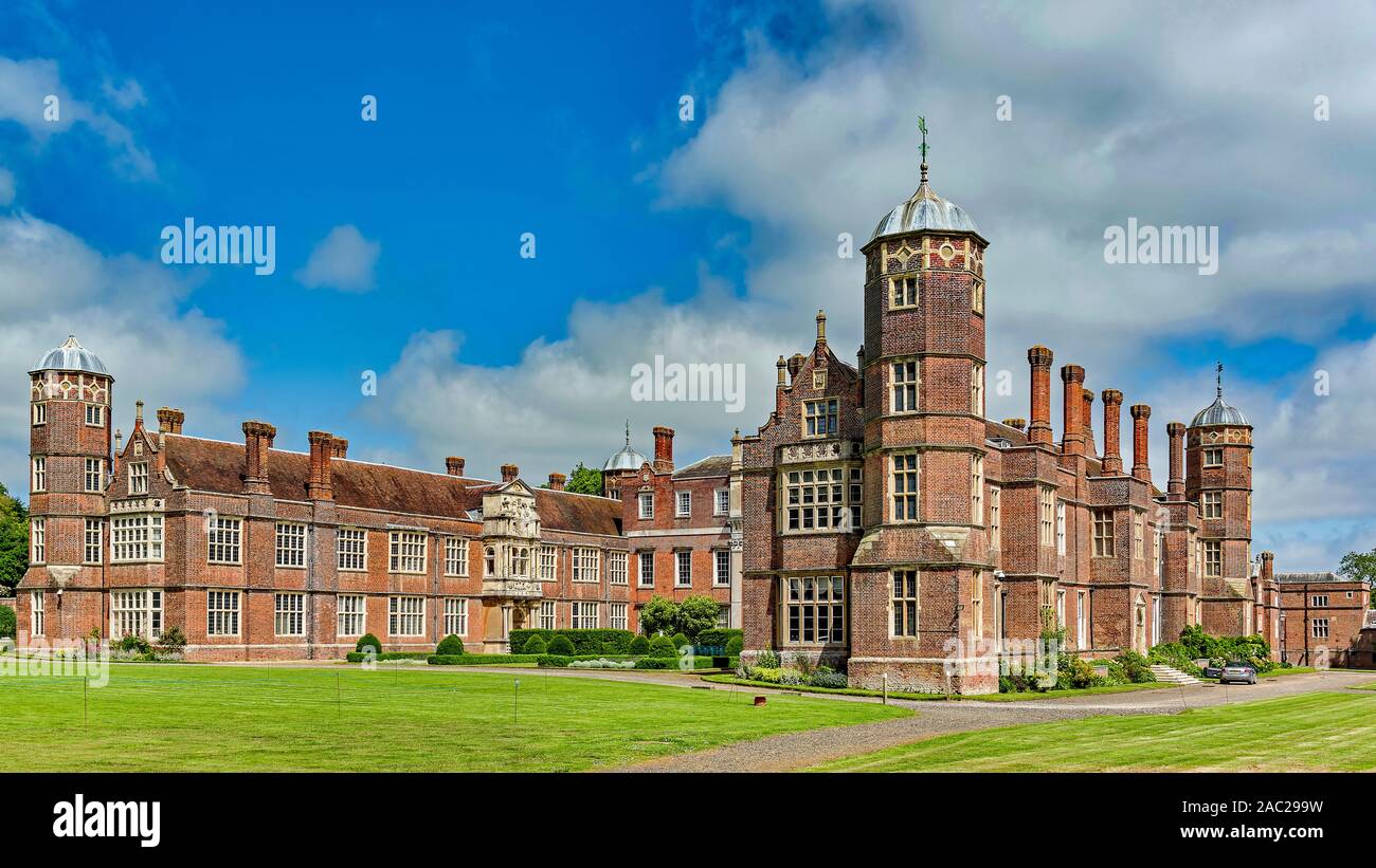 Red brick mansion hi-res stock photography and images - Alamy