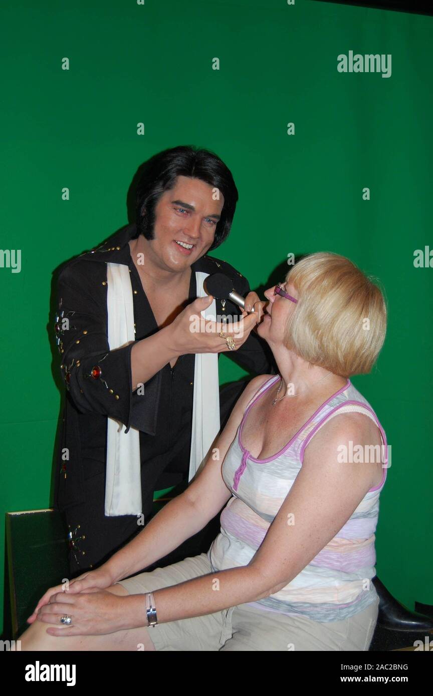 Elvis presley smiling hi-res stock photography and images - Alamy
