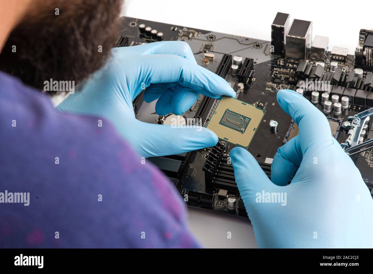 Master install cpu processor chip into motherboard Stock Photo - Alamy