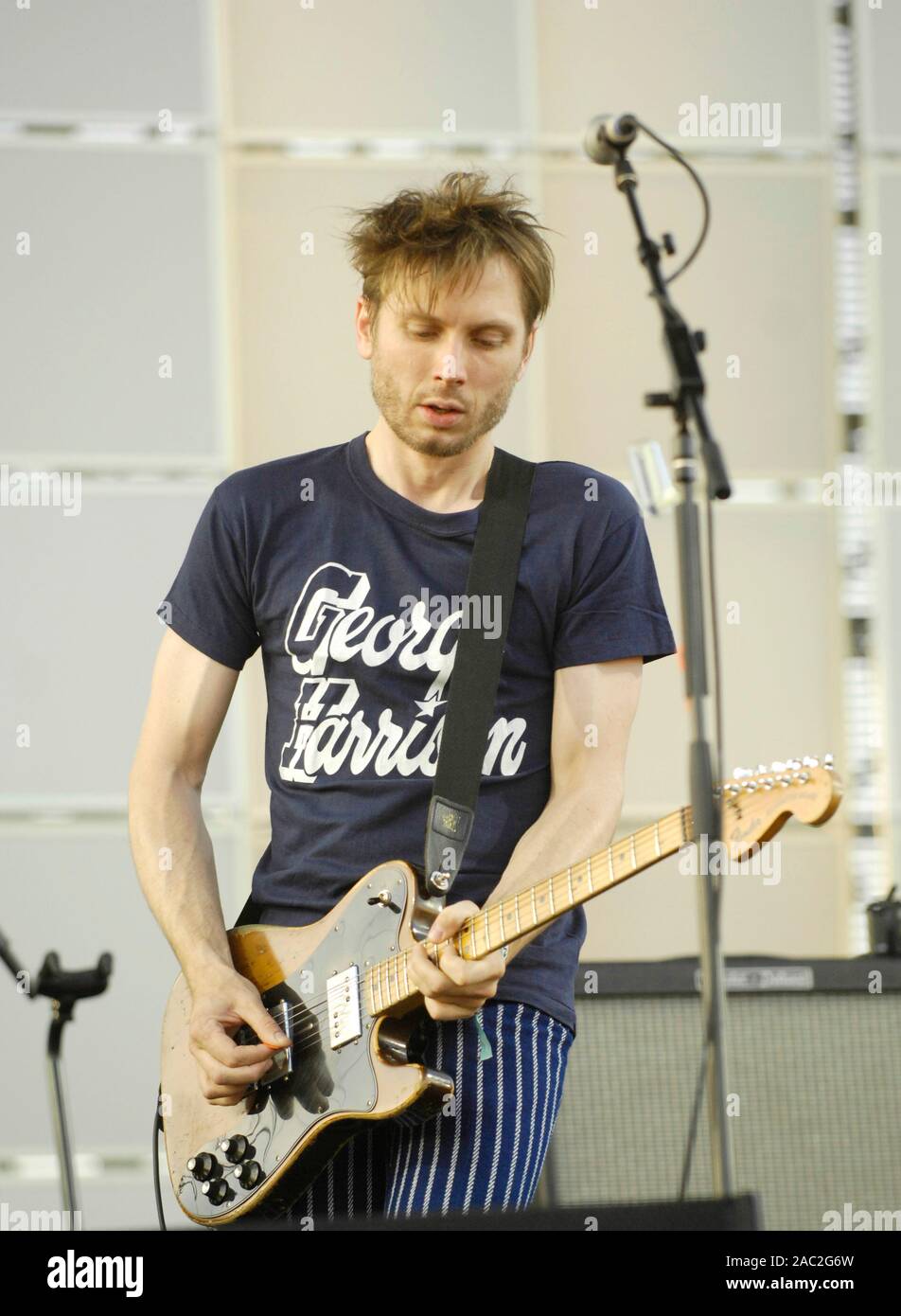 Singer Alex Kapranos of Franz Ferdinand performs at the 2008 Coachella ...