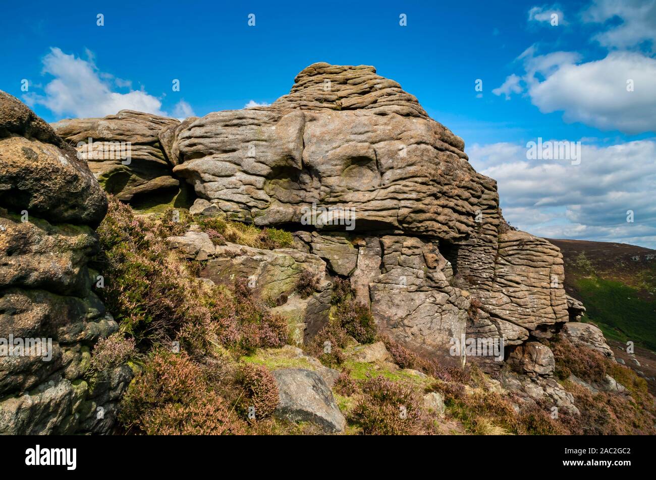 Weathered gritstone boulders at Ringing Roger, Kinder Scout Stock Photo ...