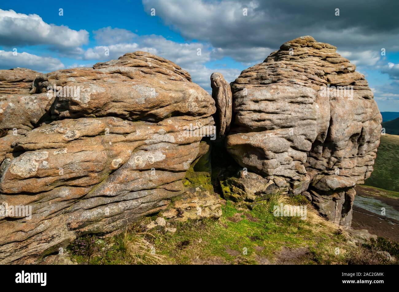 Weathered gritstone boulders at Ringing Roger, Kinder Scout Stock Photo ...