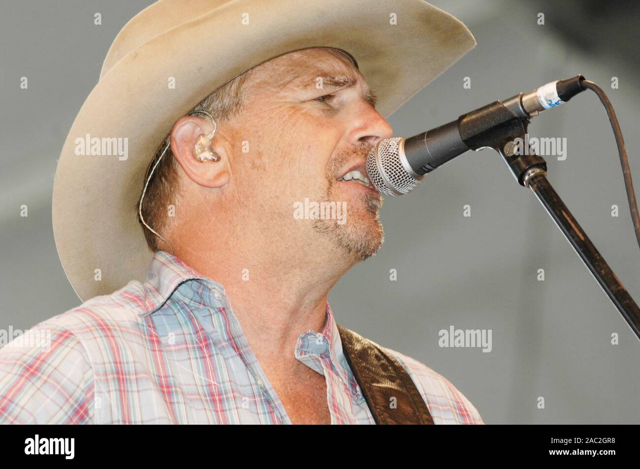 Actor/Musician Kevin Costner and Modern West perform at the 2009 ...