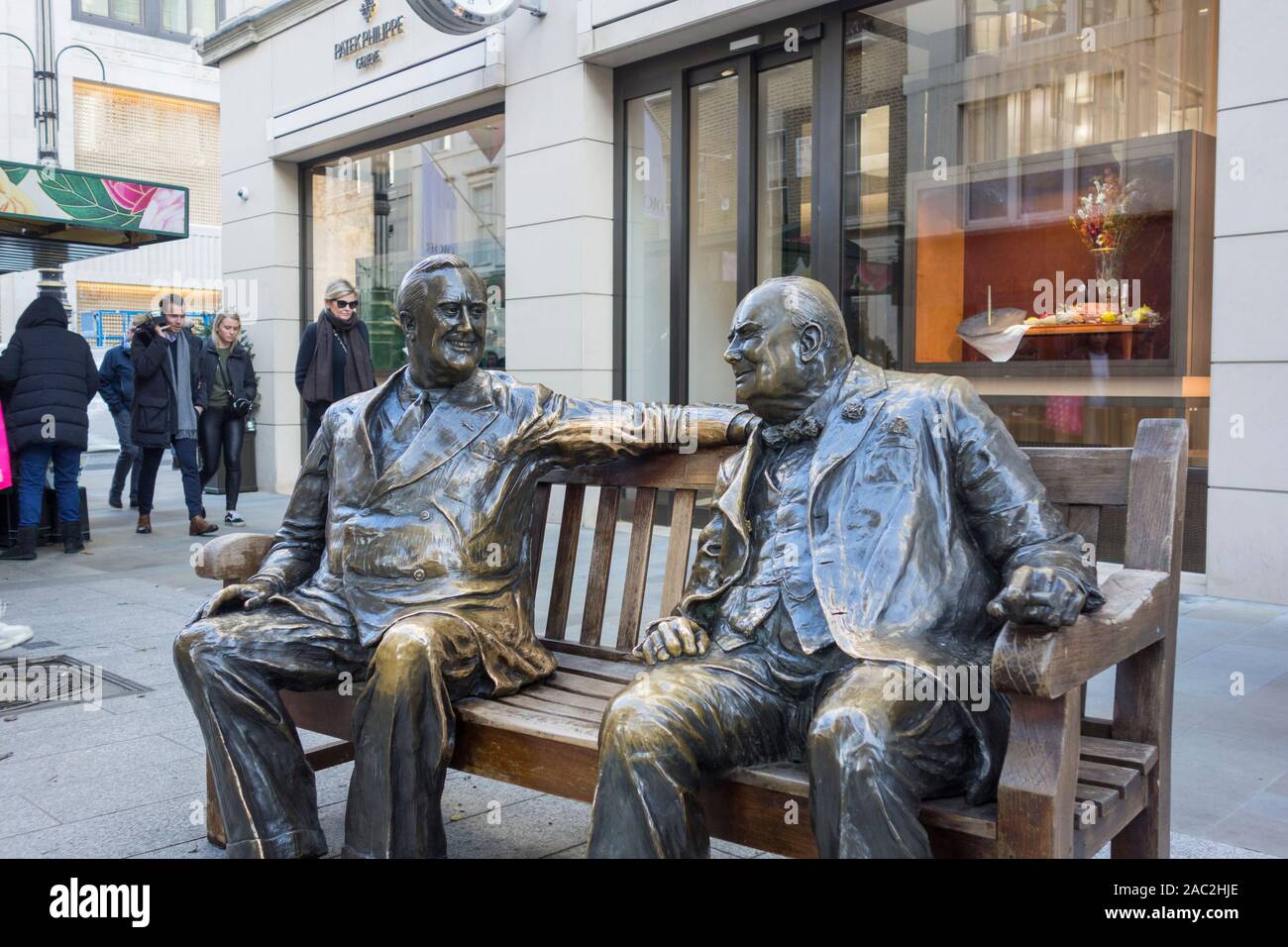 Winston churchill roosevelt bench hi-res stock photography and images ...