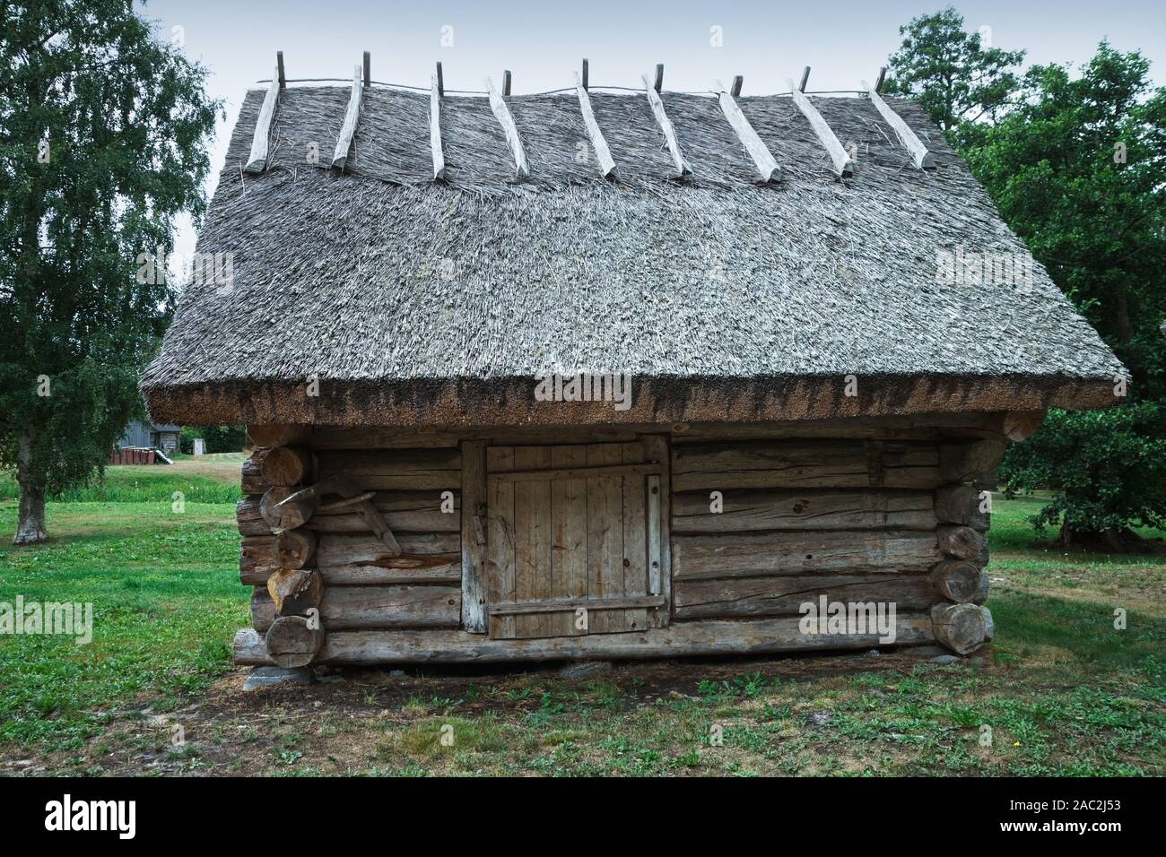 Small wooden cottage with straw roof Stock Photo - Alamy
