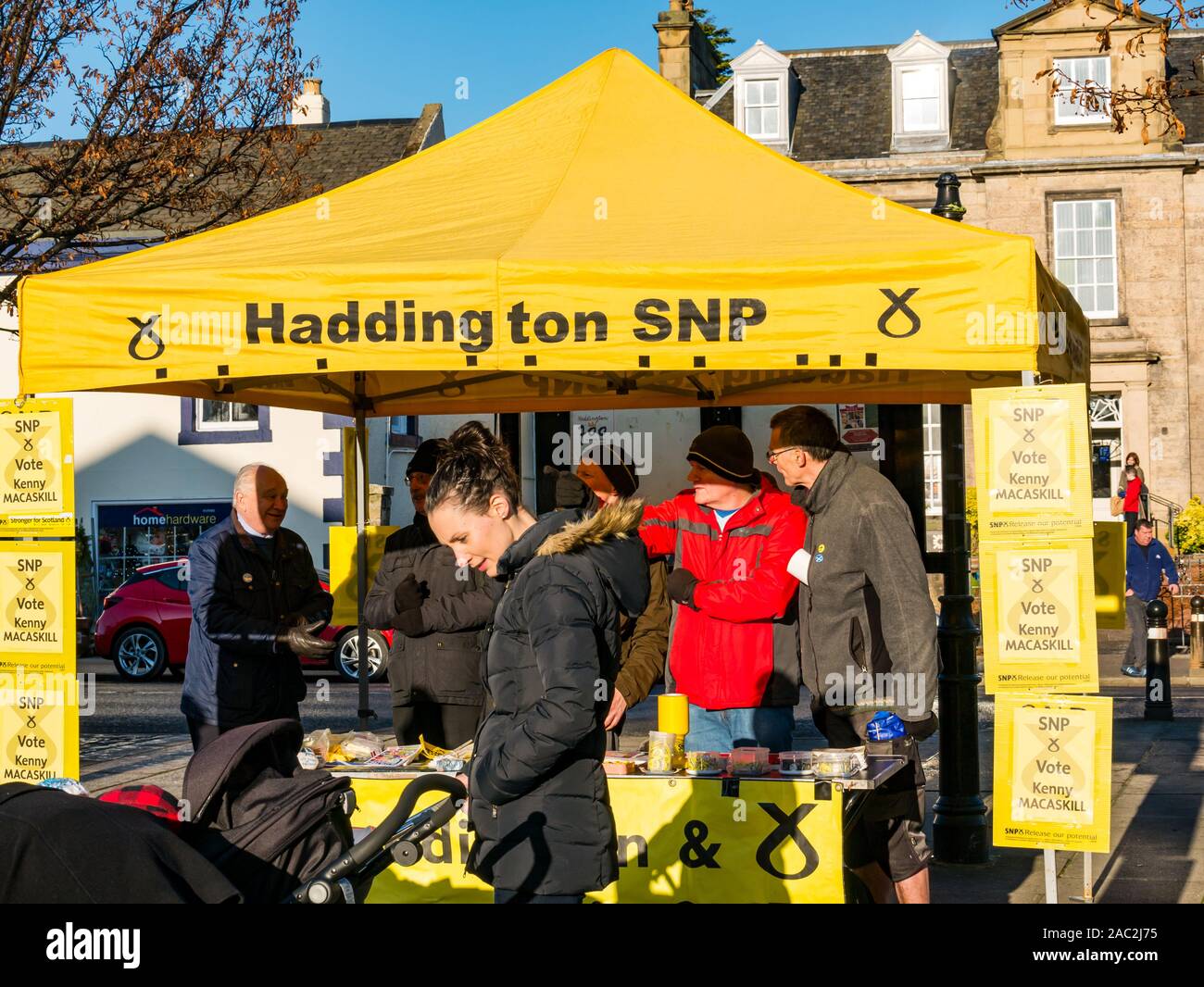 Farmers market st andrews hi-res stock photography and images - Alamy