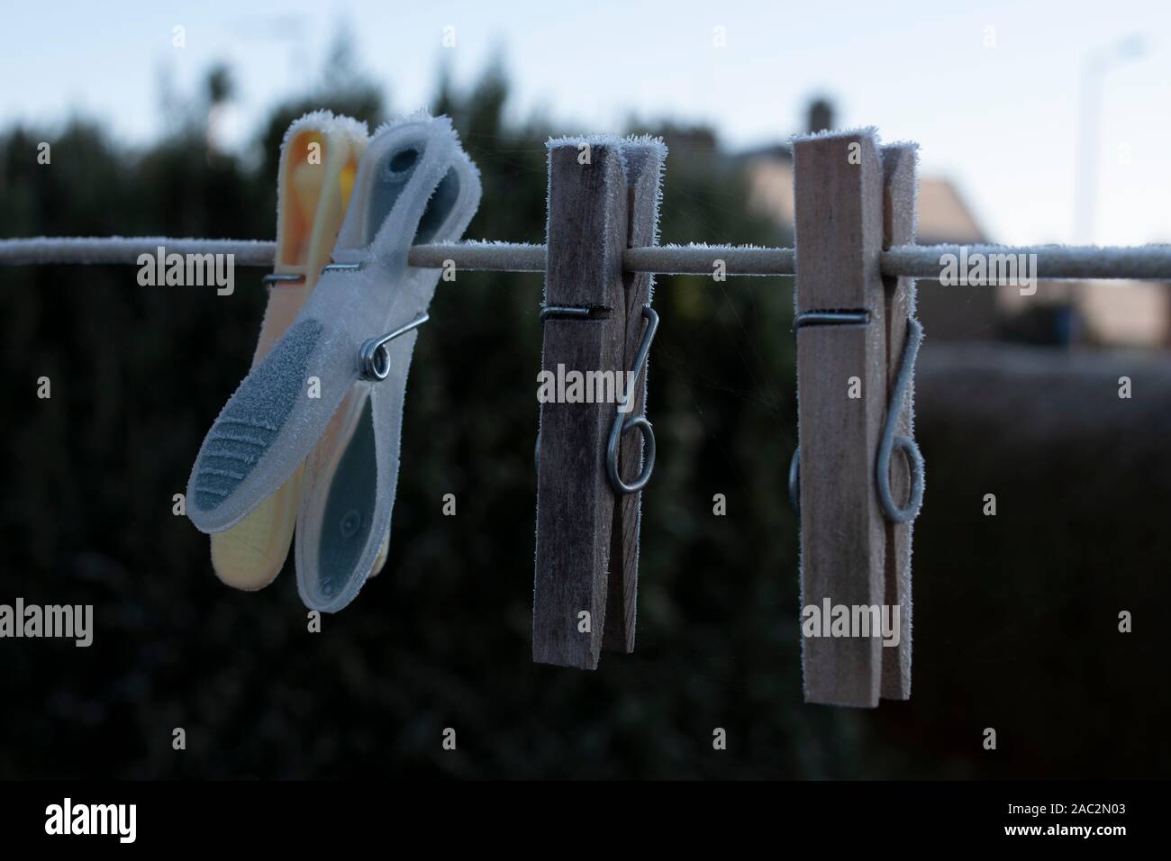 Frozen washing line hi-res stock photography and images - Alamy