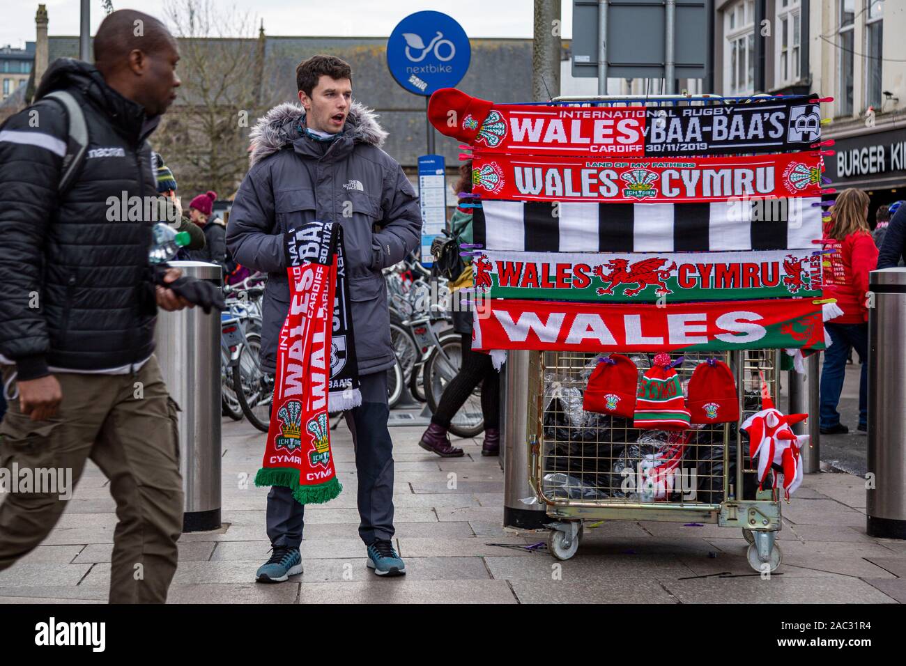 Welsh people rugby fans hi-res stock photography and images - Alamy