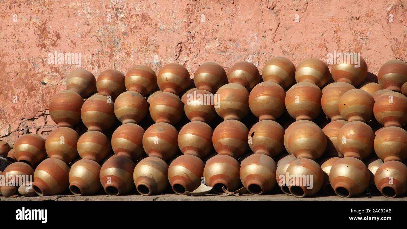 Indian clay cooking pots hi-res stock photography and images - Alamy