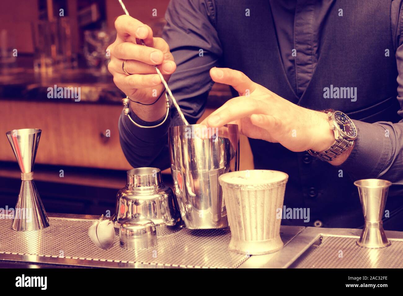 Bartender measuring hi-res stock photography and images - Alamy