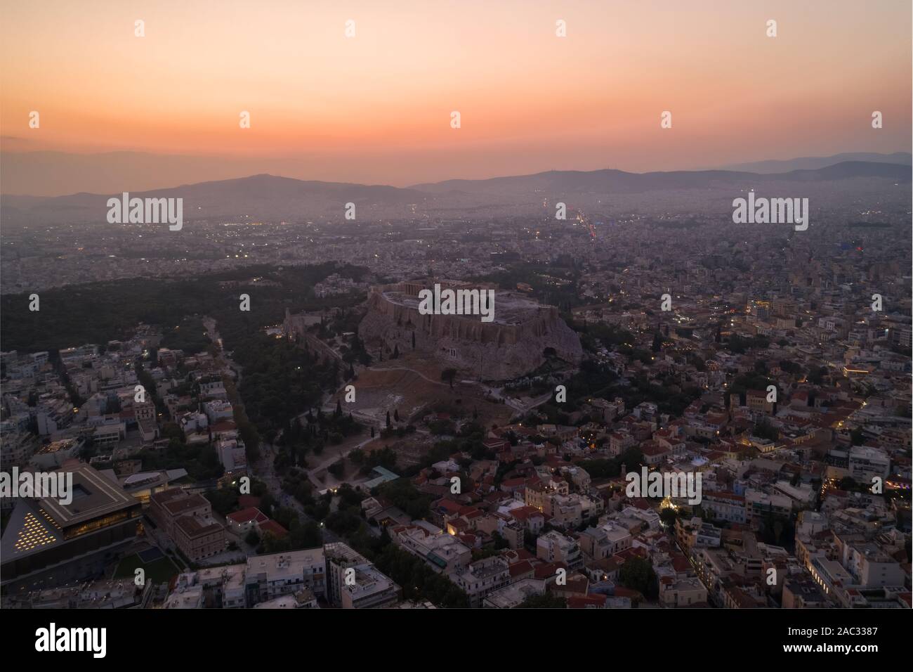 Aerial drone shot of Acropolis of Athens and its surroundings during sunset before evening Stock ...