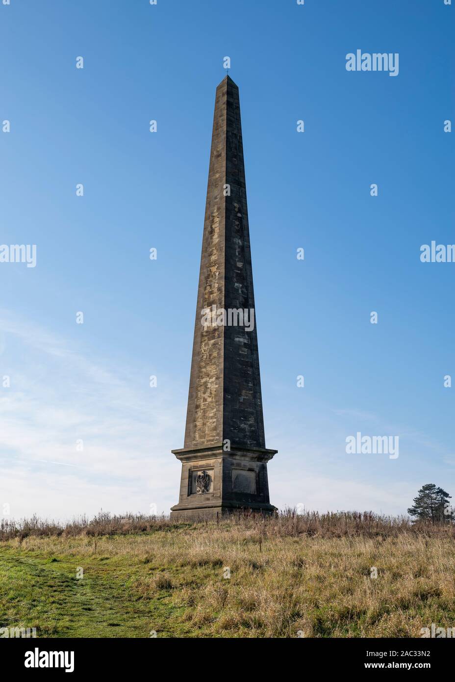 The Welcombe Hills obelisk/monument against a clear blue sky, Stratford ...