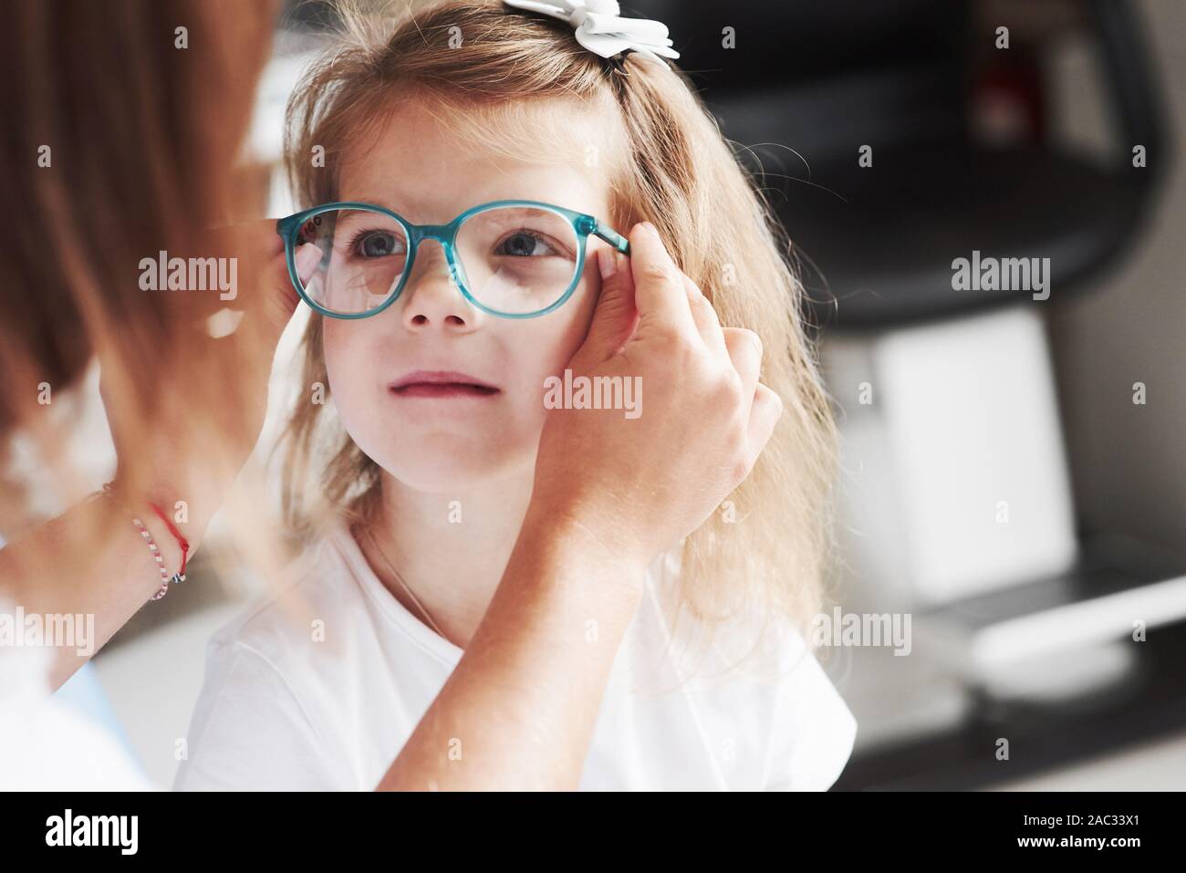Doctor giving the child new glasses for her vision Stock Photo - Alamy