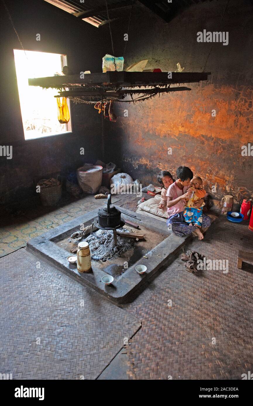 Tribal family hi-res stock photography and images - Alamy