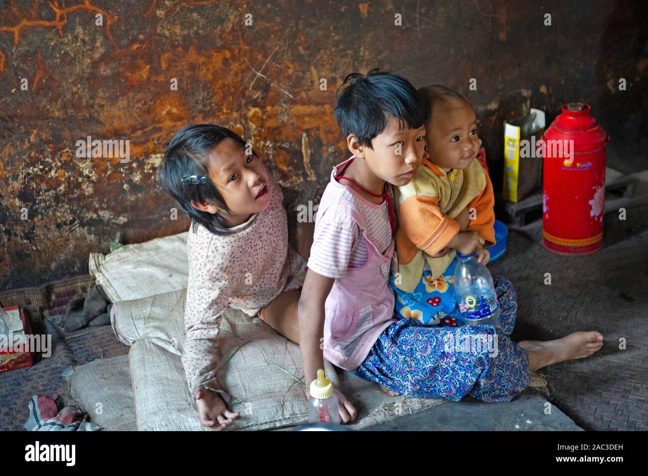 Tribal family hi-res stock photography and images - Alamy
