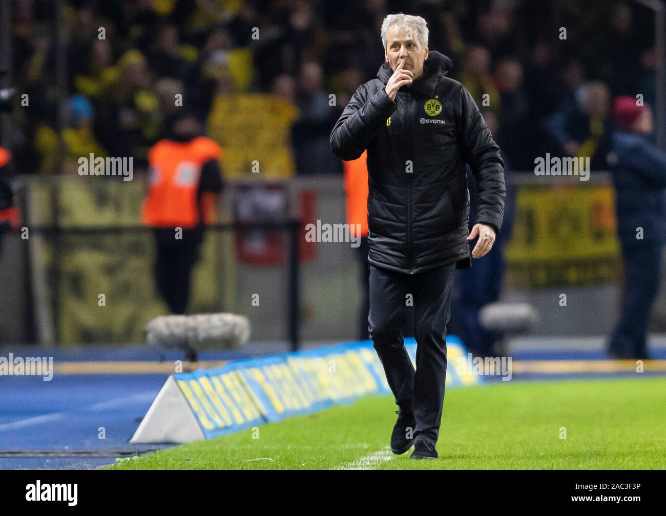 Berlin, Deutschland. 30th Nov, 2019. firo: 30.11.2019, Fuvuball, 1 ...