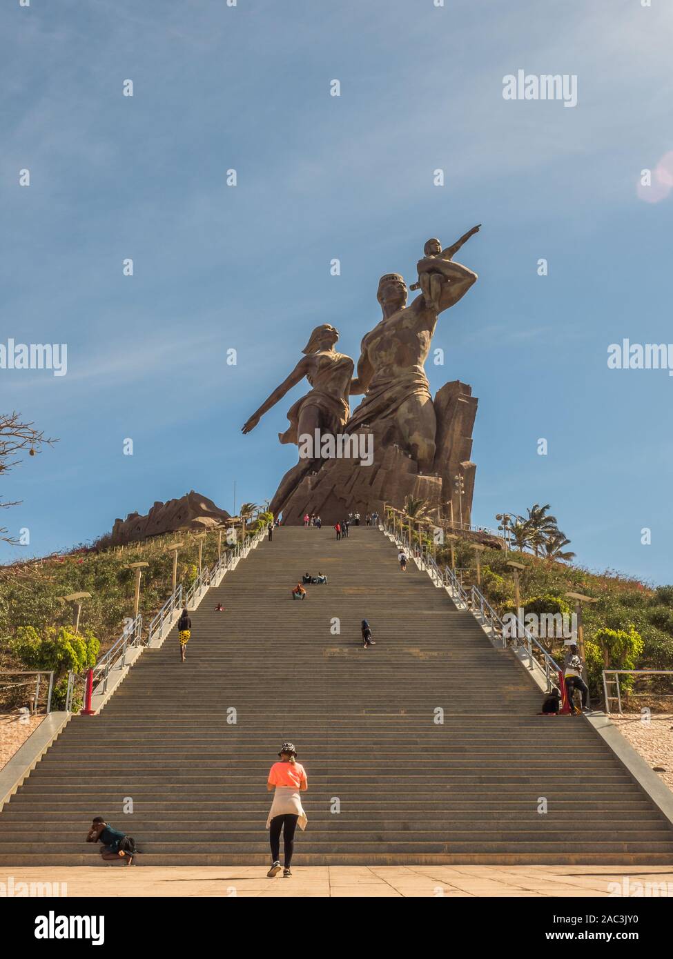 Monument de la renaissance dakar hi-res stock photography and images ...