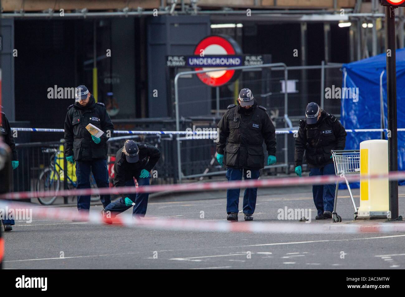 London, UK. 30th Nov 2019. Metropolitan Police Forensics team making a ...