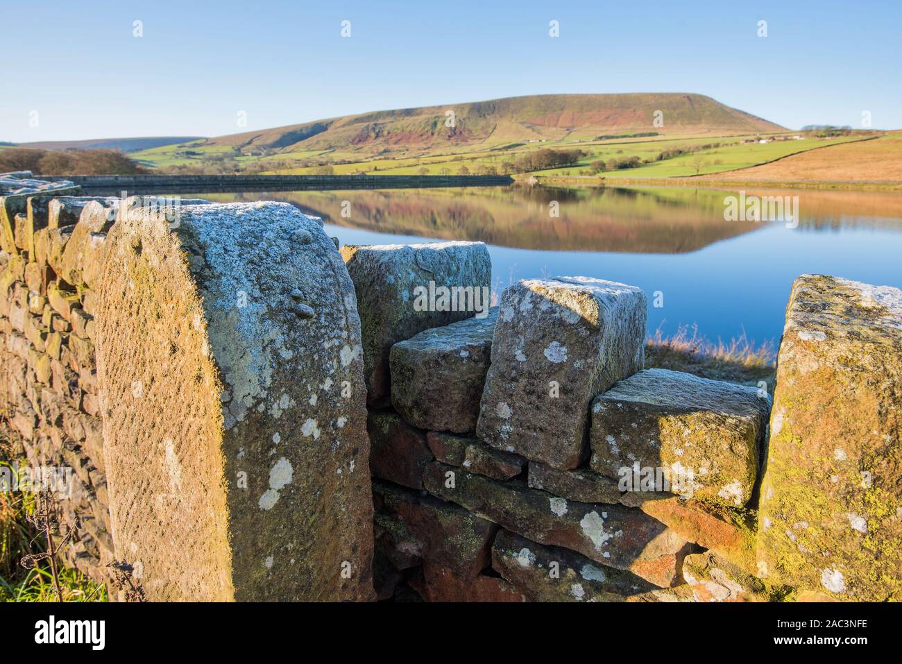 Pendle hill hi-res stock photography and images - Alamy