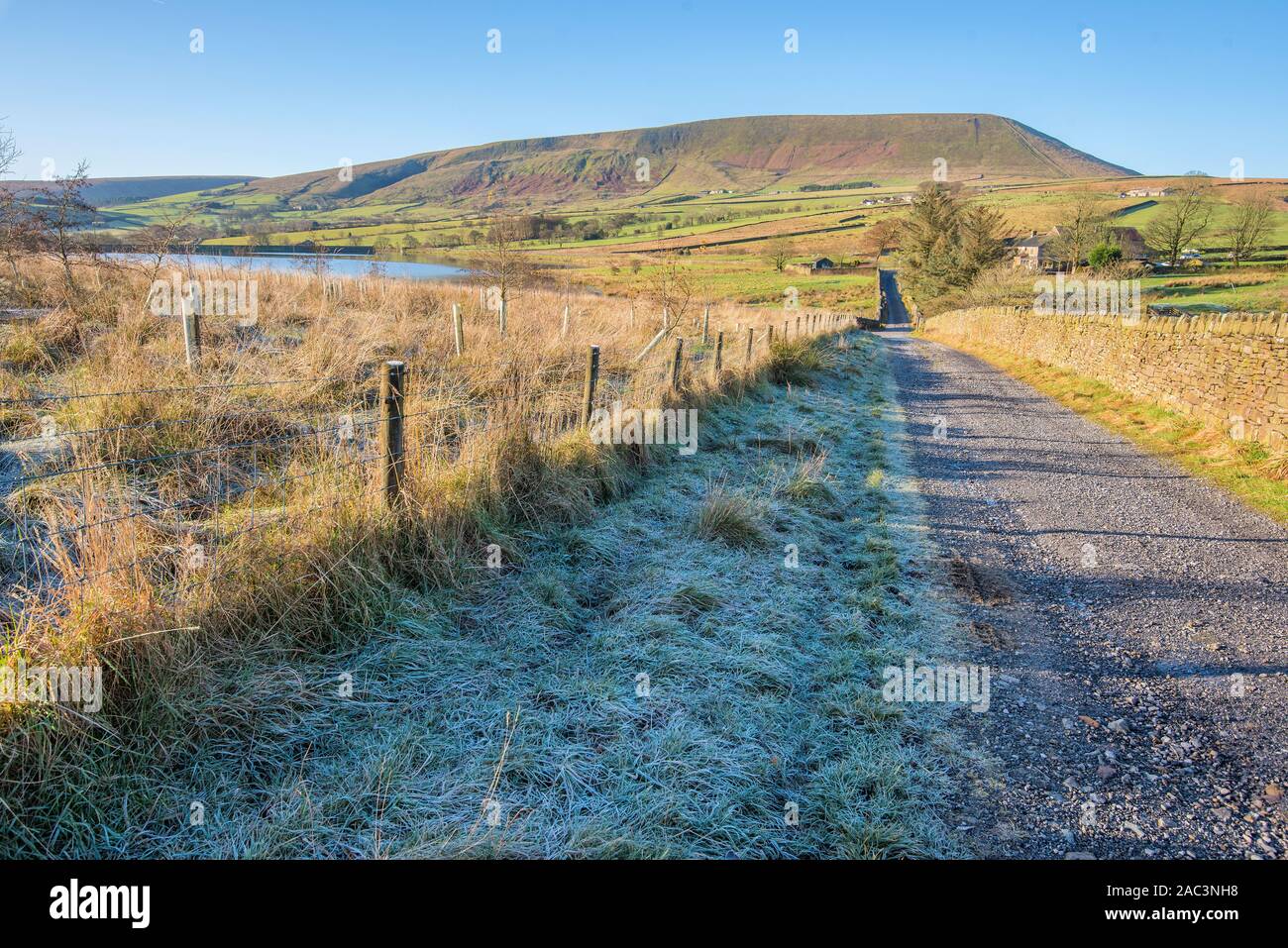 Pendle hill hi-res stock photography and images - Alamy