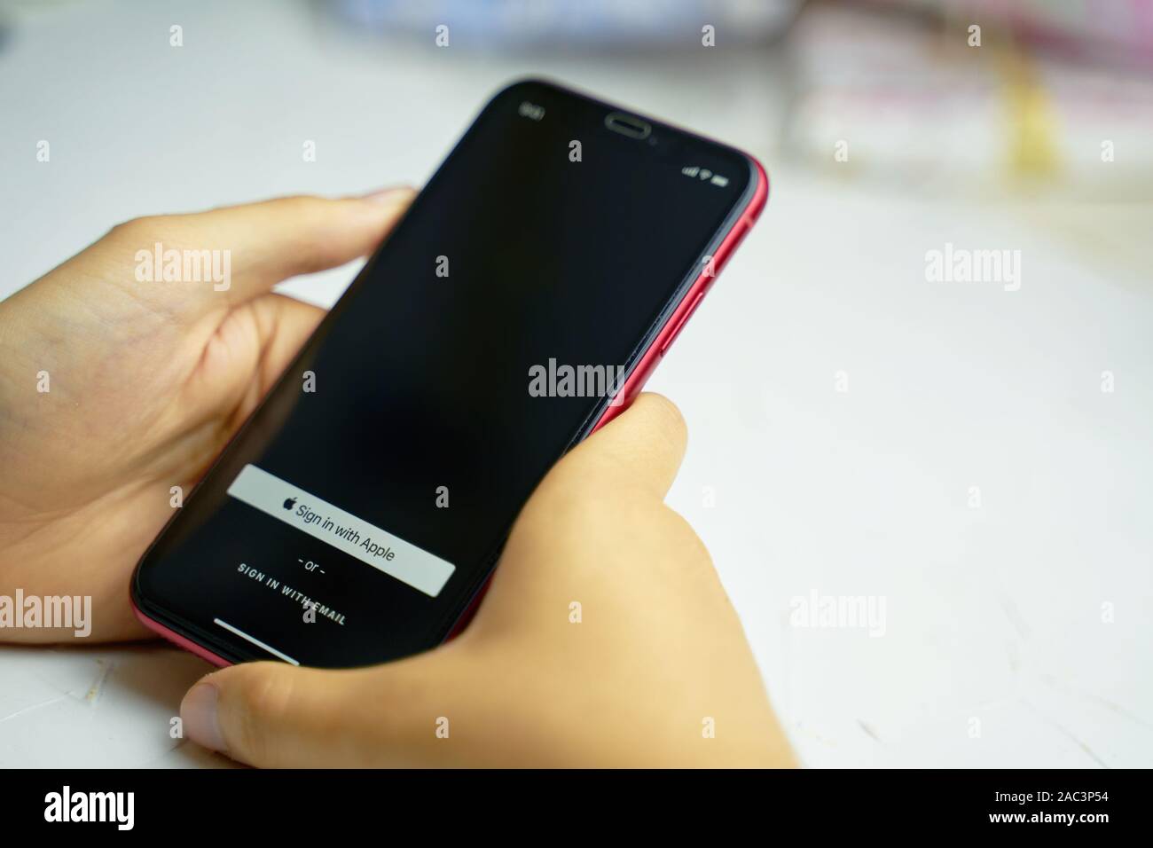 Apple id computer login screen hi-res stock photography and images - Alamy