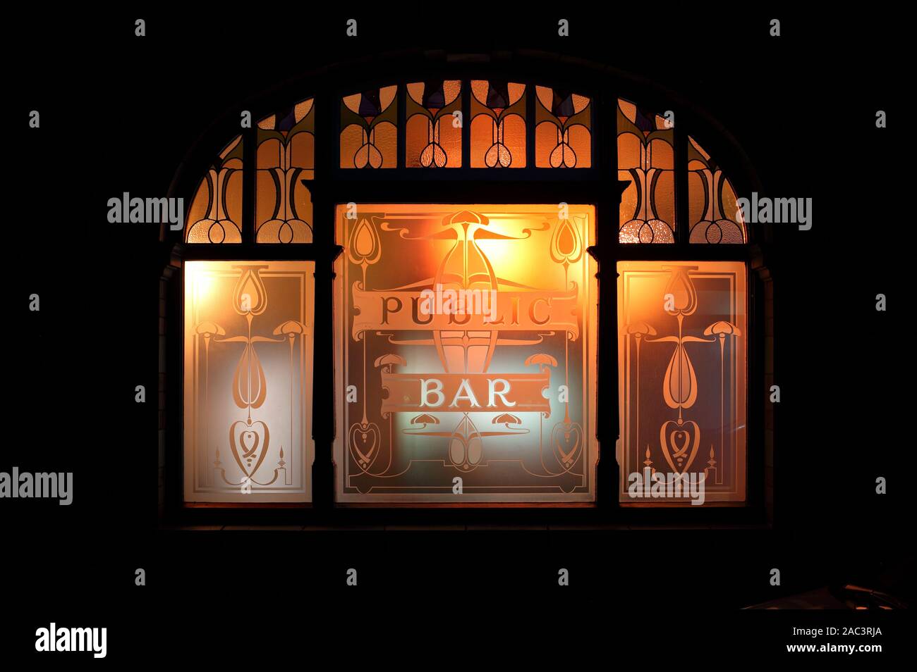 Pub glass window hi-res stock photography and images - Alamy