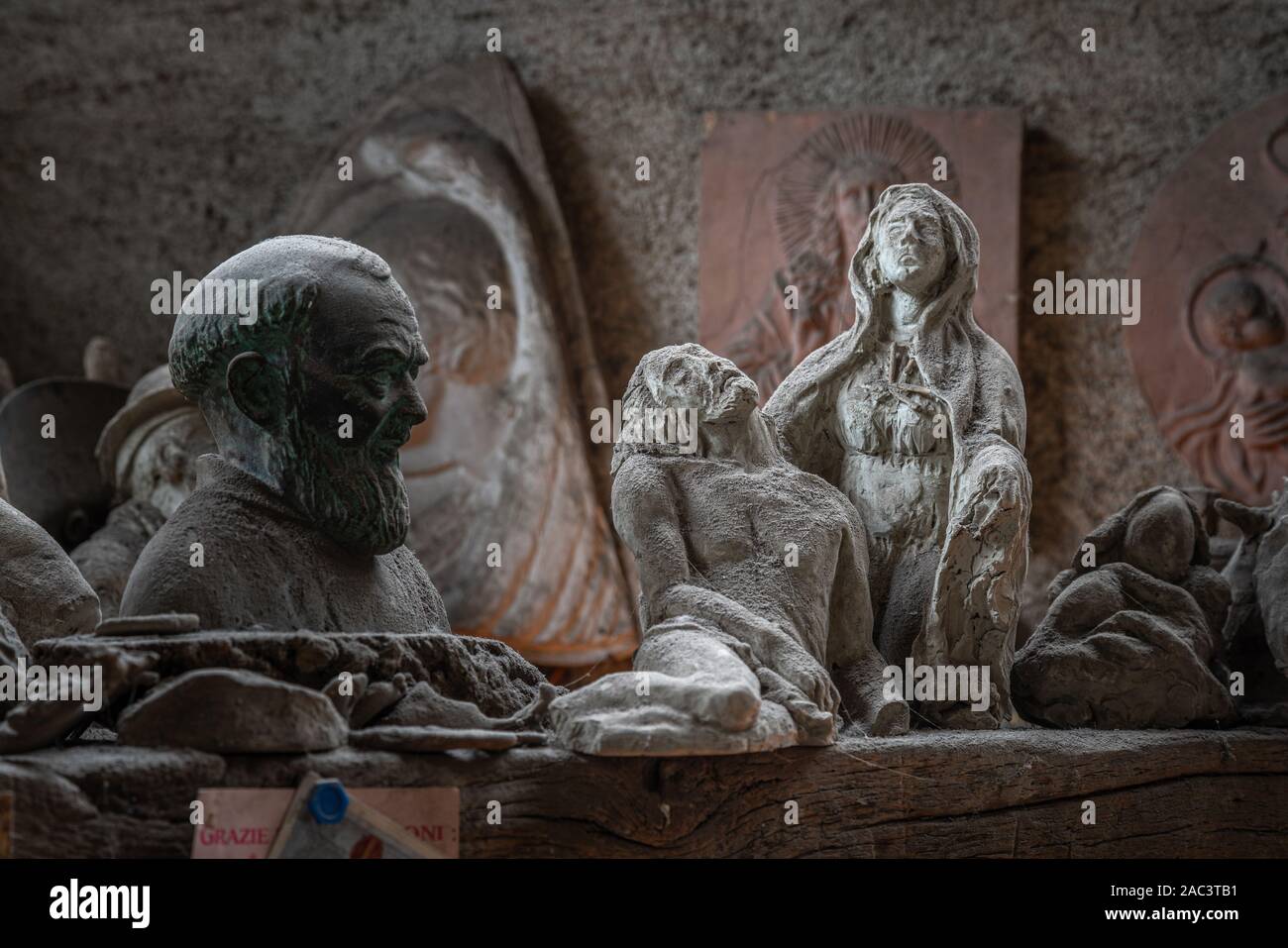 Medieval manufacture hi-res stock photography and images - Alamy