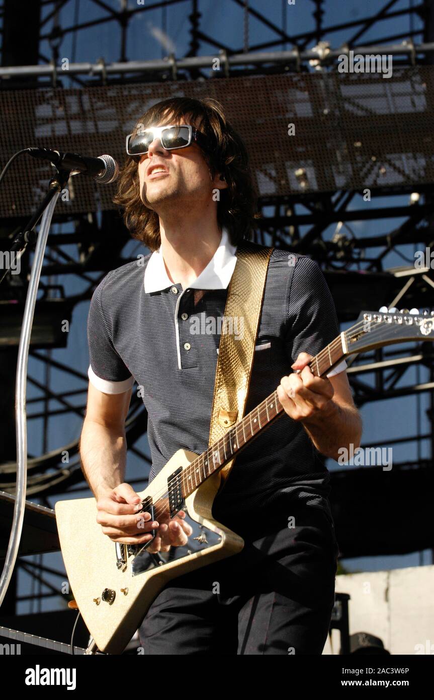 Weezer 2009 Hi res Stock Photography And Images Alamy Weezer 2009 Hi res Stock Photography And Images Alamy