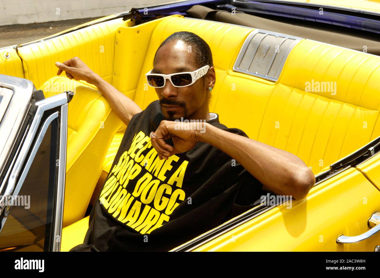 Snoop dogg not wearing glasses hi-res stock photography and images - Alamy