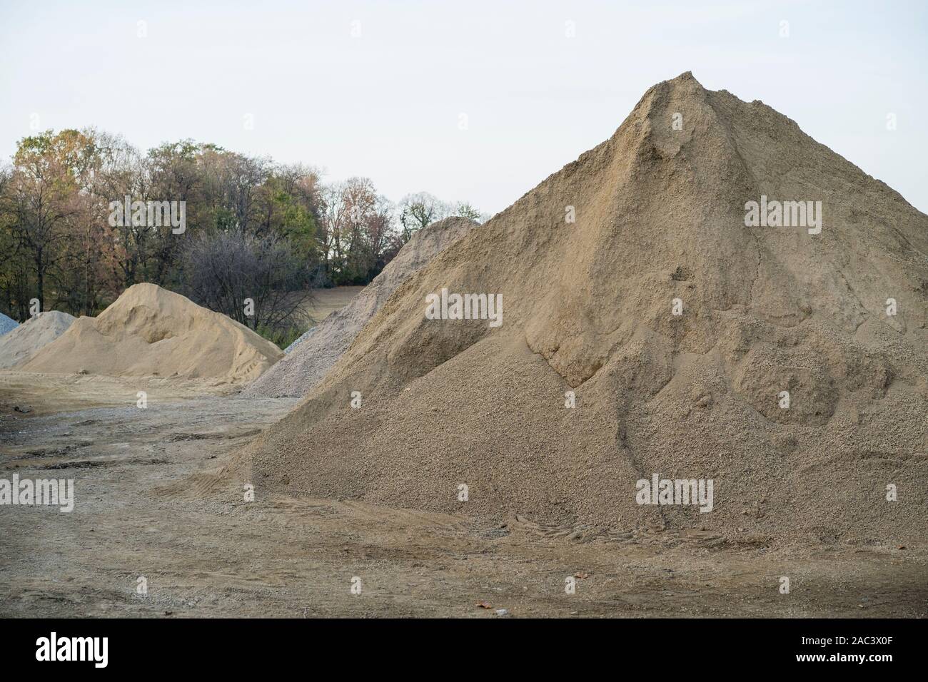 Sand supplies hi-res stock photography and images - Alamy