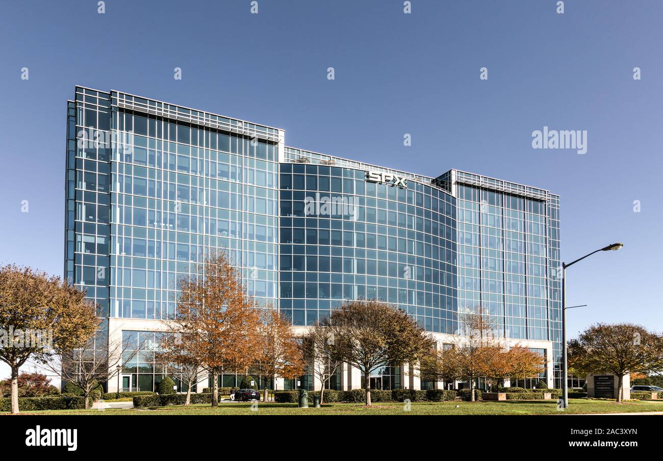 CHARLOTTE, NC, USA-24 NOV 2019: The SPX Corporation office building in ...