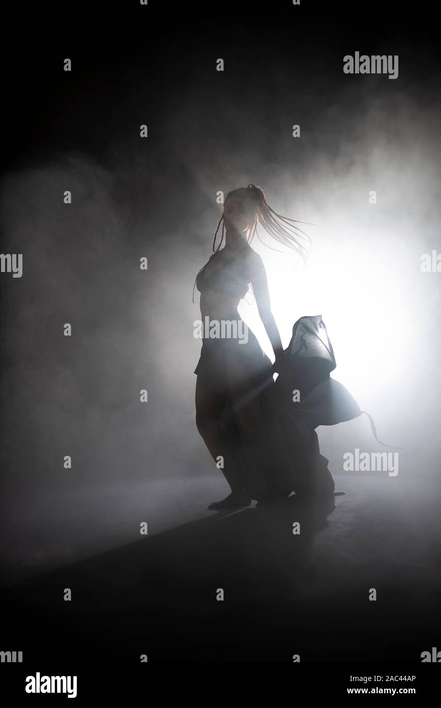 Woman dancer movement hi-res stock photography and images - Alamy