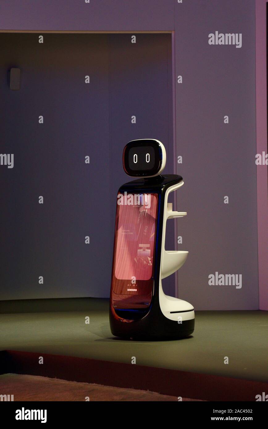 Ai in restaurants hi-res stock photography and images - Alamy