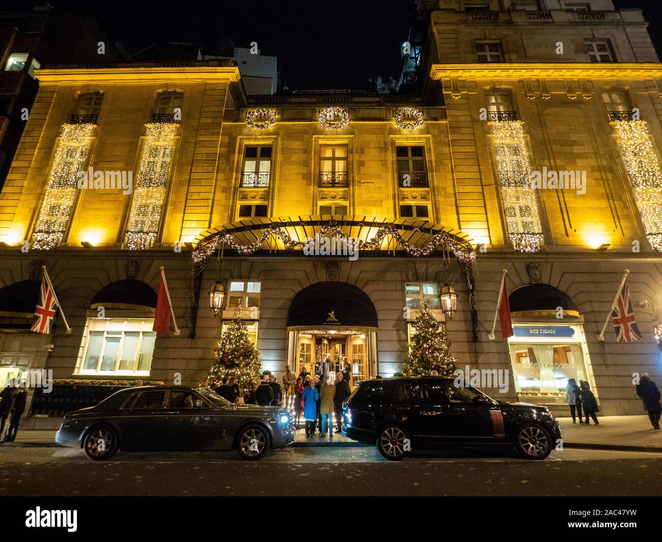 Ritz hotel entrance piccadilly london hi-res stock photography and ...