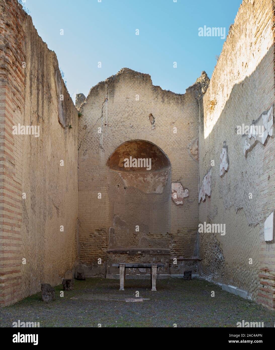 Apsidal room (Aula Absidata) in Palaestra in ancient Ercolano ...