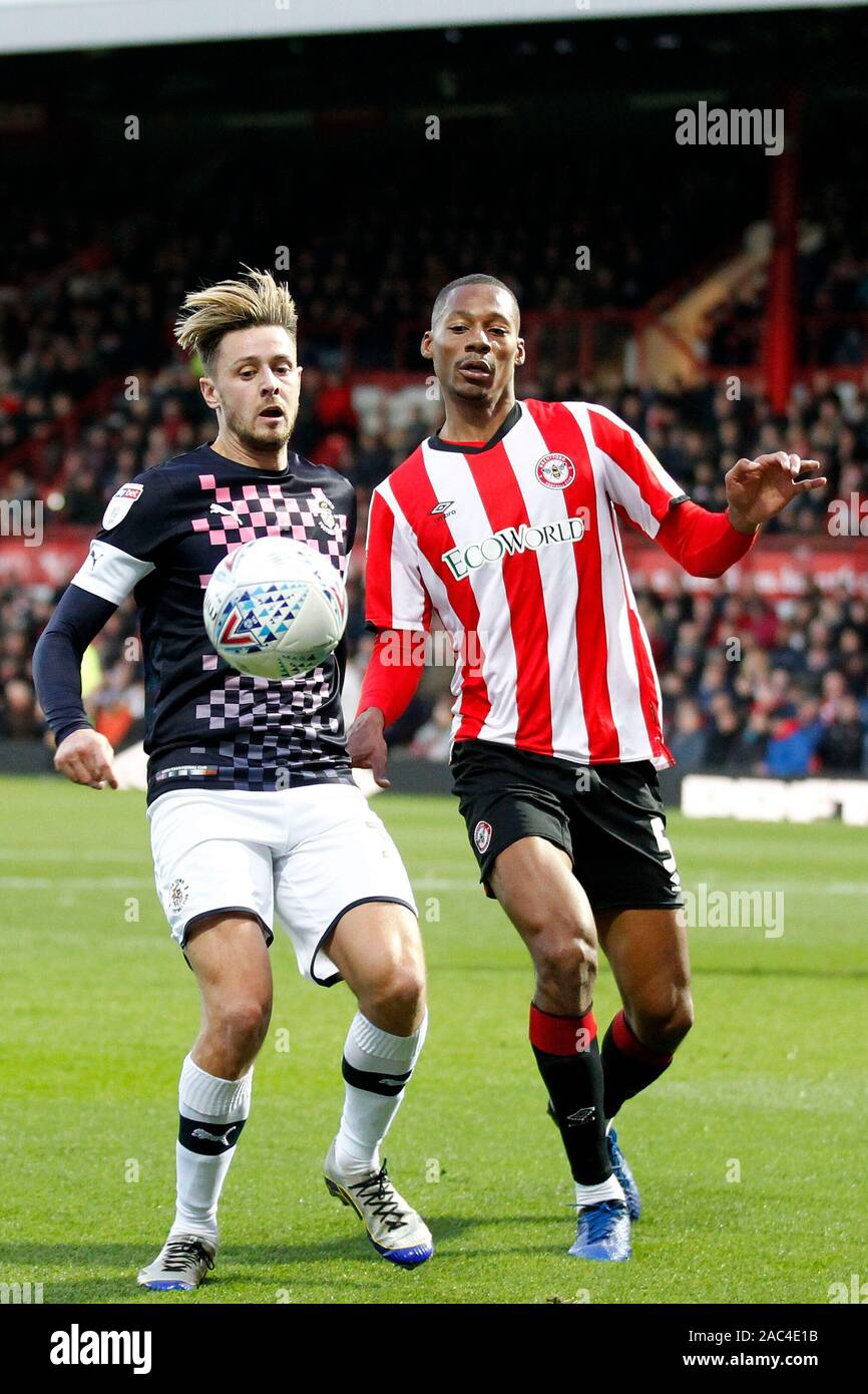 London, UK. 30th Nov, 2019. Harry Cornick of Luton Town in action ...