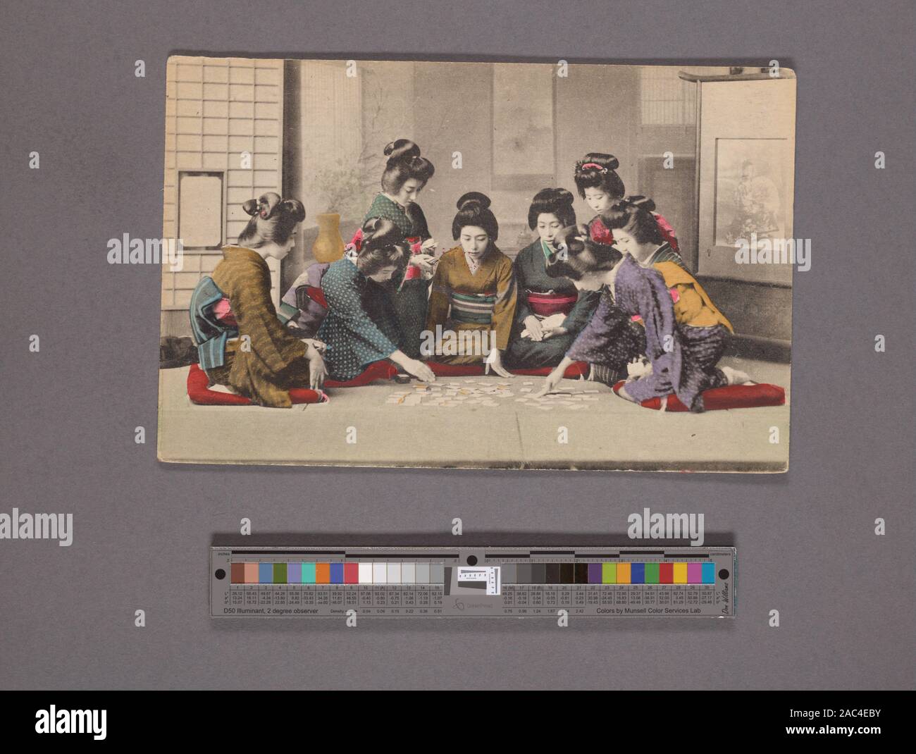 Girls playing Uta-garuta Girls playing Uta-garutaGirls playing Uta ...