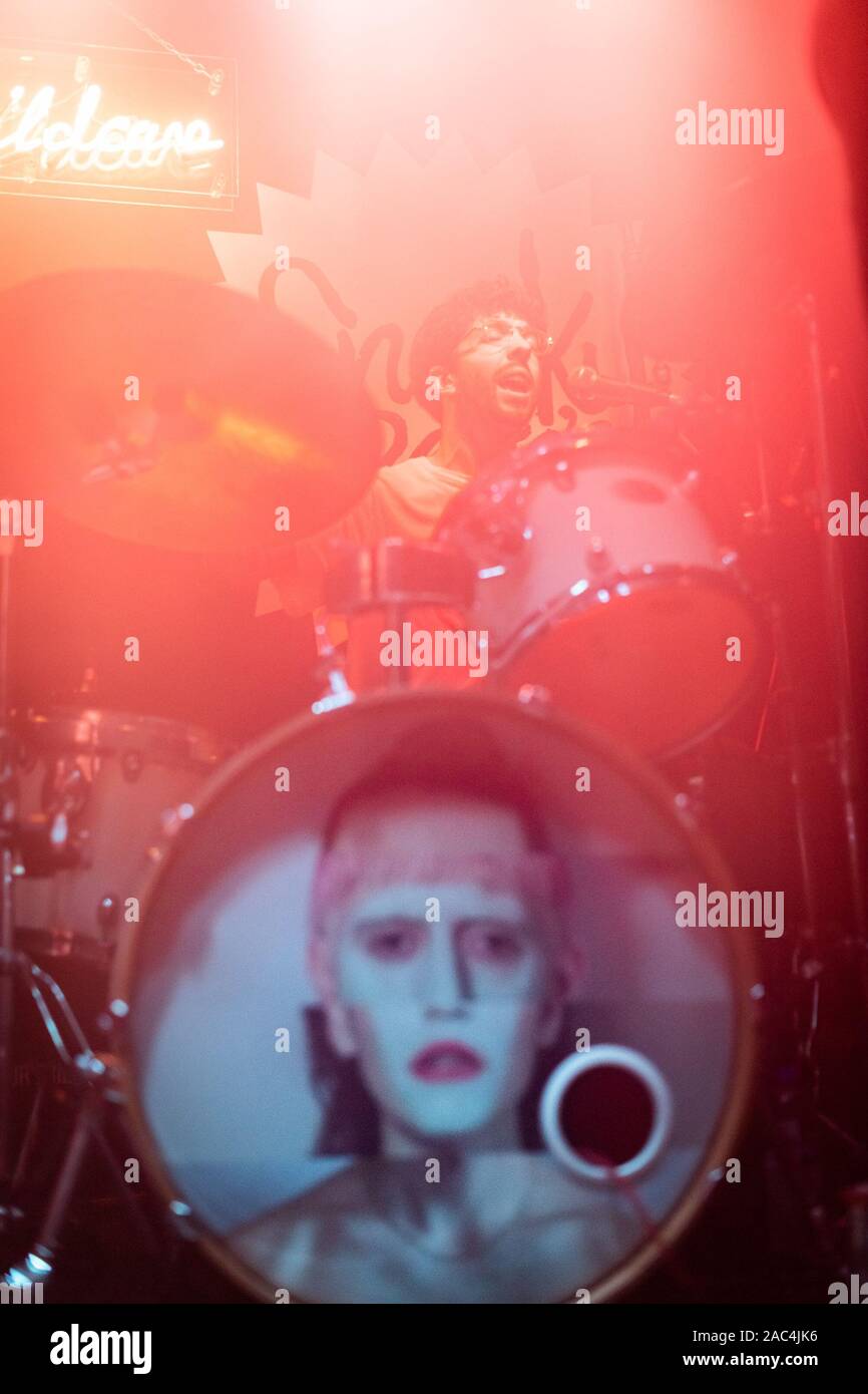 Sneaky petes hi-res stock photography and images - Alamy