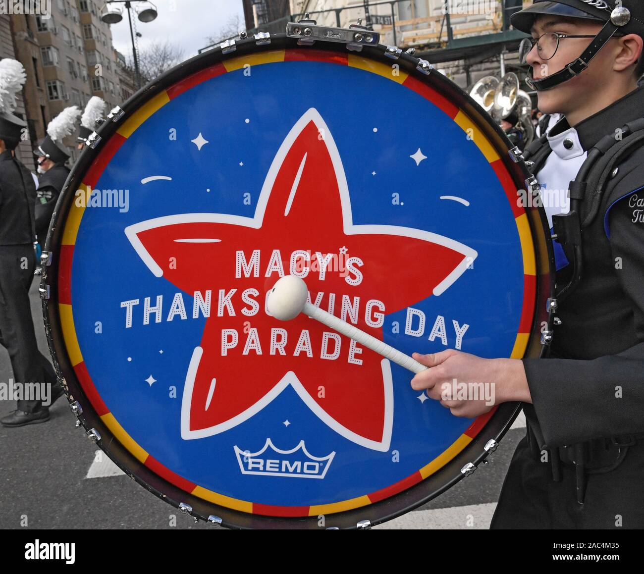 NEW YORK, NY - NOVEMBER 28: Catalina Foothills High School Marching ...