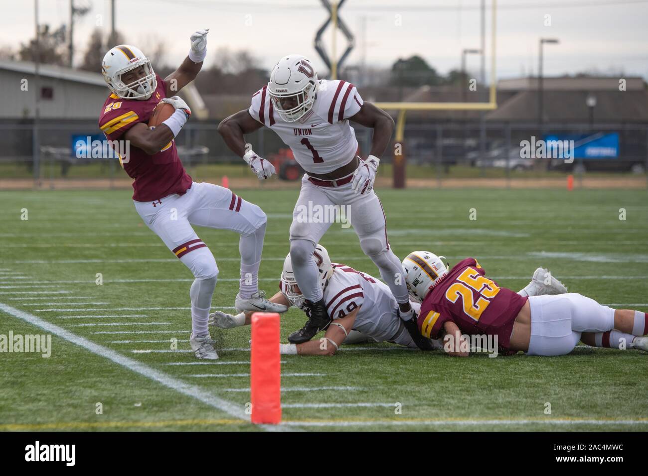 Salisbury, MD, USA. 30th Nov, 2019. Sea Gull SL Shamar Gray (28) rushes ...