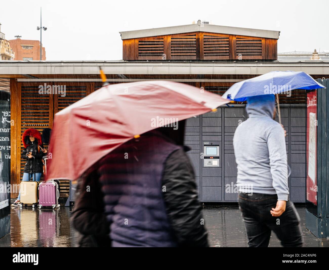 Train station locker france hi-res stock photography and images - Alamy