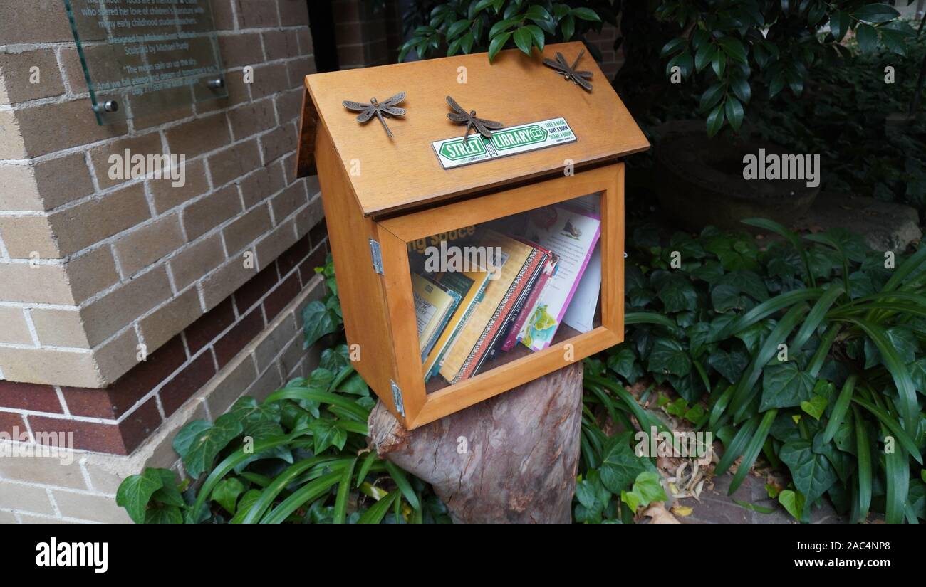 Macquarie University free outdoor Library Stock Photo - Alamy