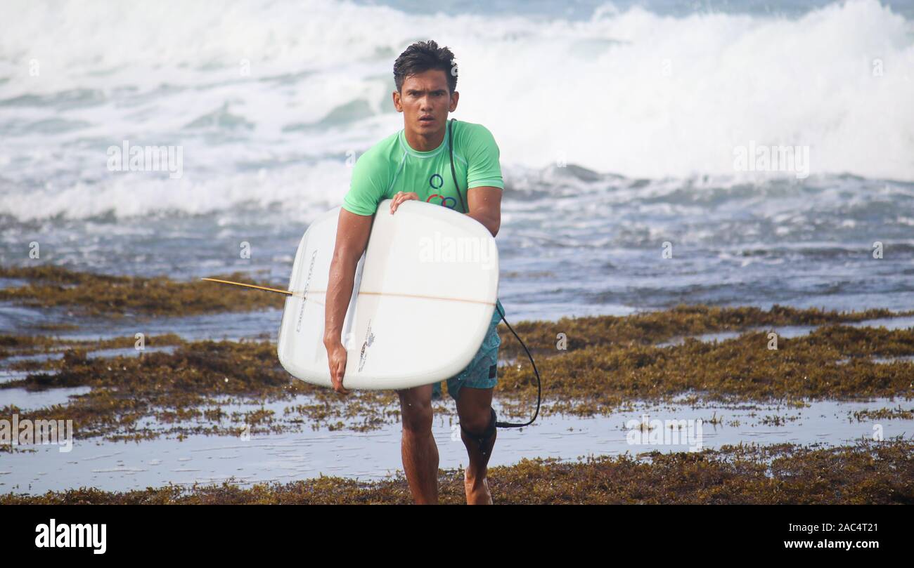 Philippine surfing team hi-res stock photography and images - Alamy
