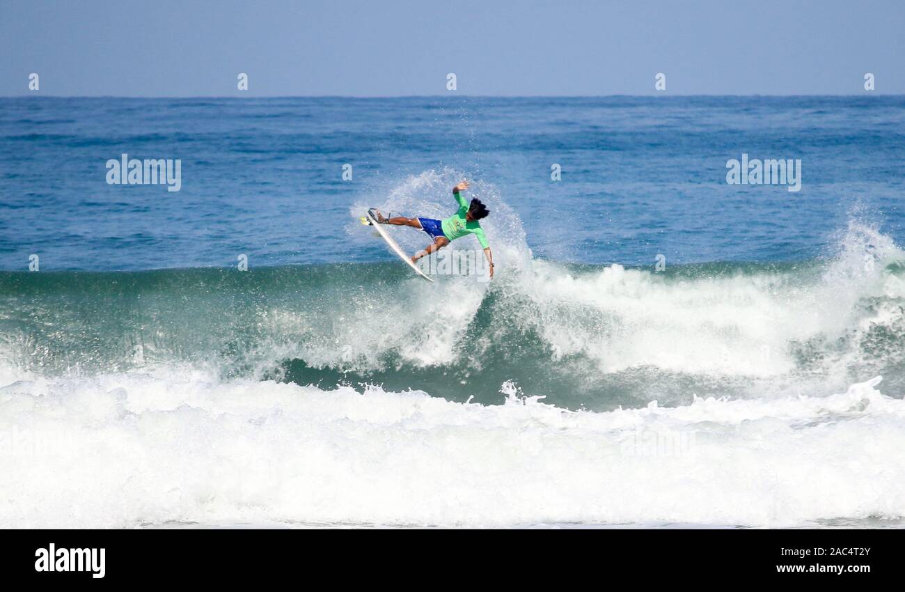 Philippine surfing team hi-res stock photography and images - Alamy