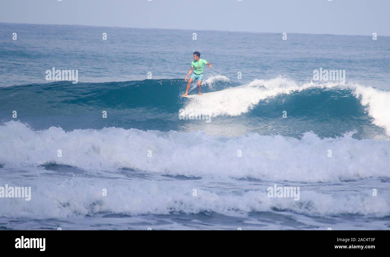 Philippine surfing team hi-res stock photography and images - Alamy