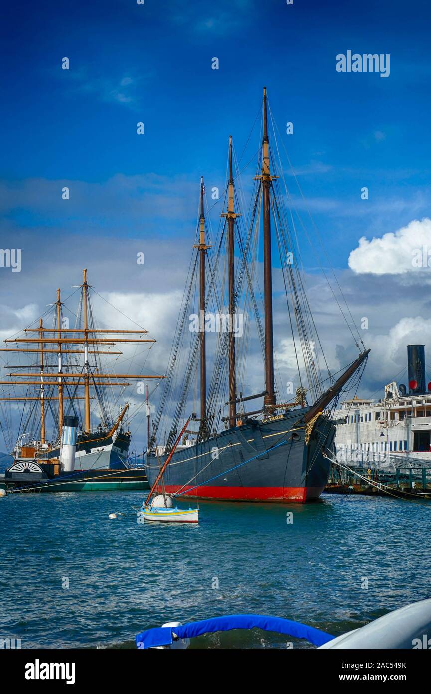 Square rigged ship hi-res stock photography and images - Alamy