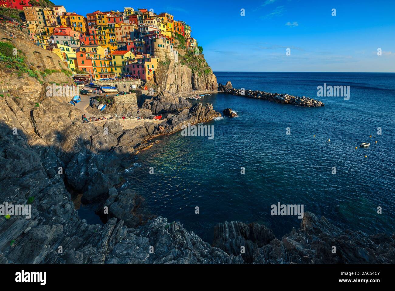 Fabulous old colorful houses on the cliffs in Manarola resort. Popular ...