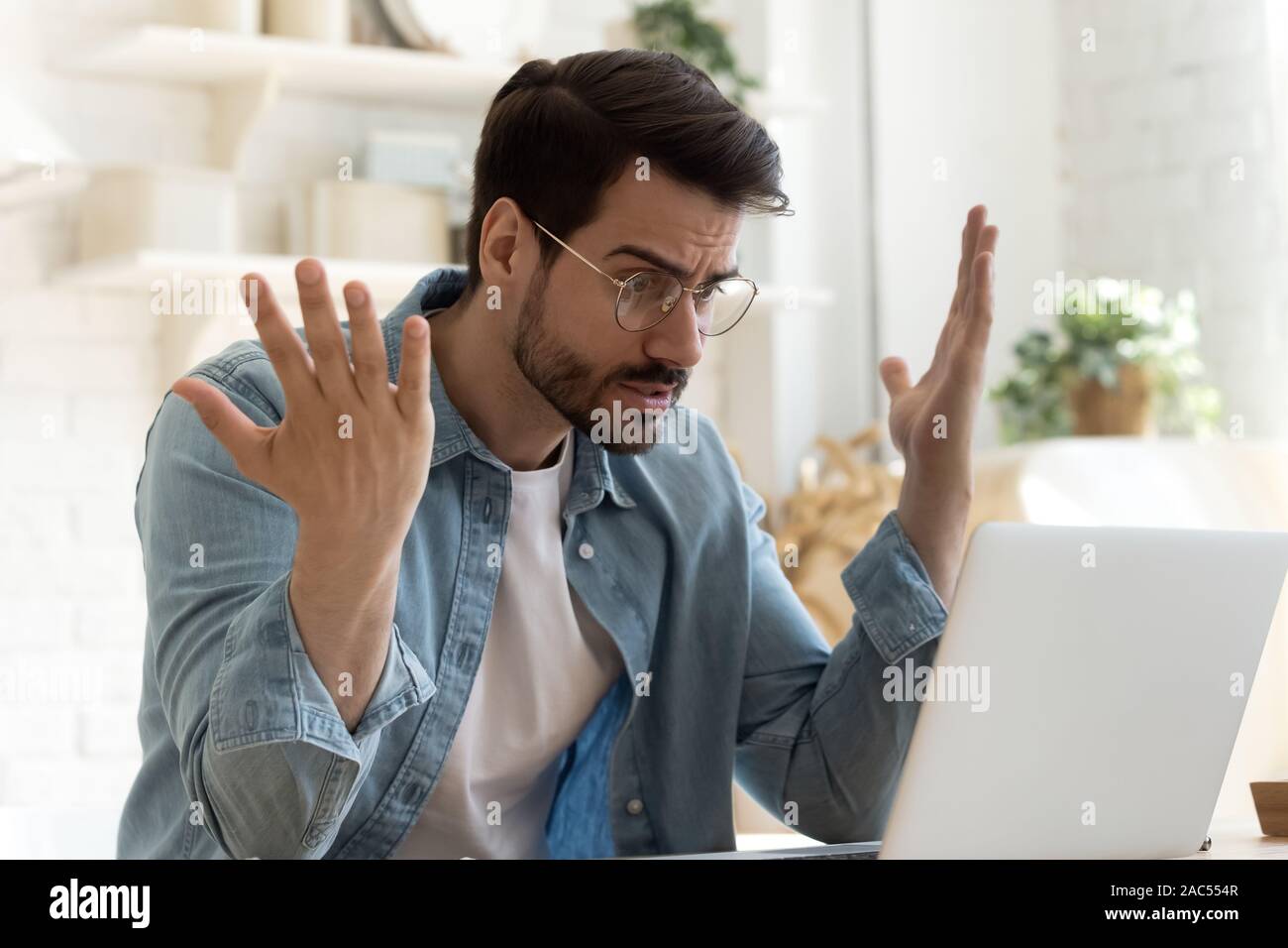 Frustrated computer user hi-res stock photography and images - Alamy